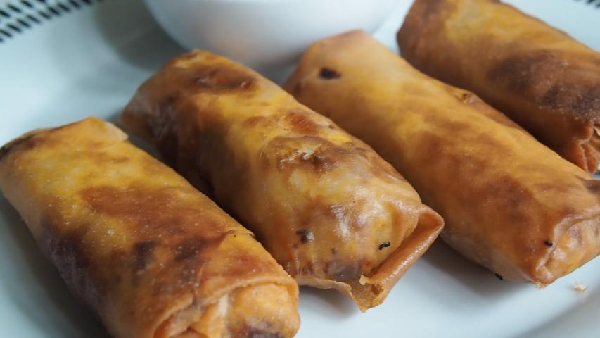 How to Make Spring Rolls (Popiah Goreng) - Alison Laverty